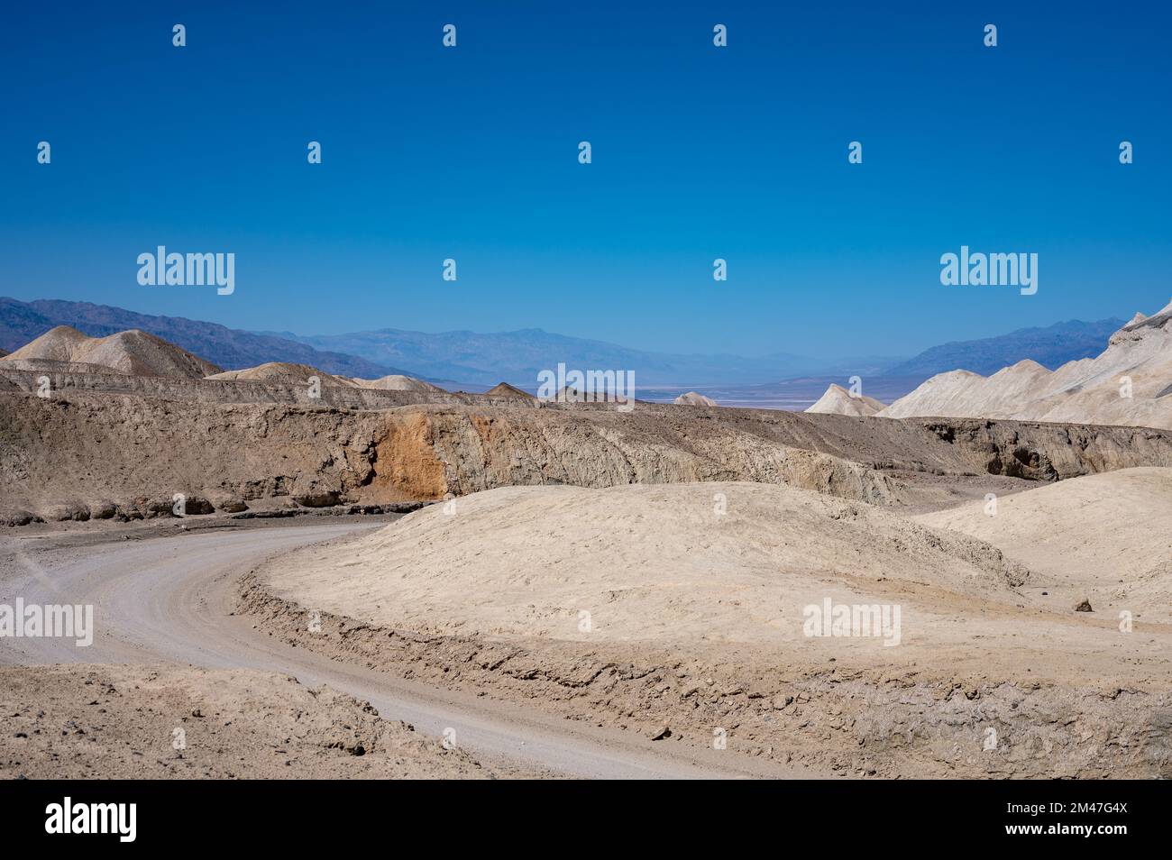 Detail of the desert roads of the Death Valley desert Stock Photo - Alamy