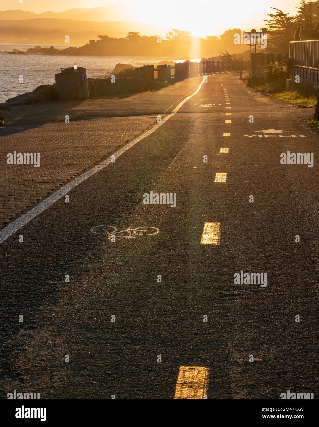 Coastal bikeway hi-res stock photography and images - Alamy