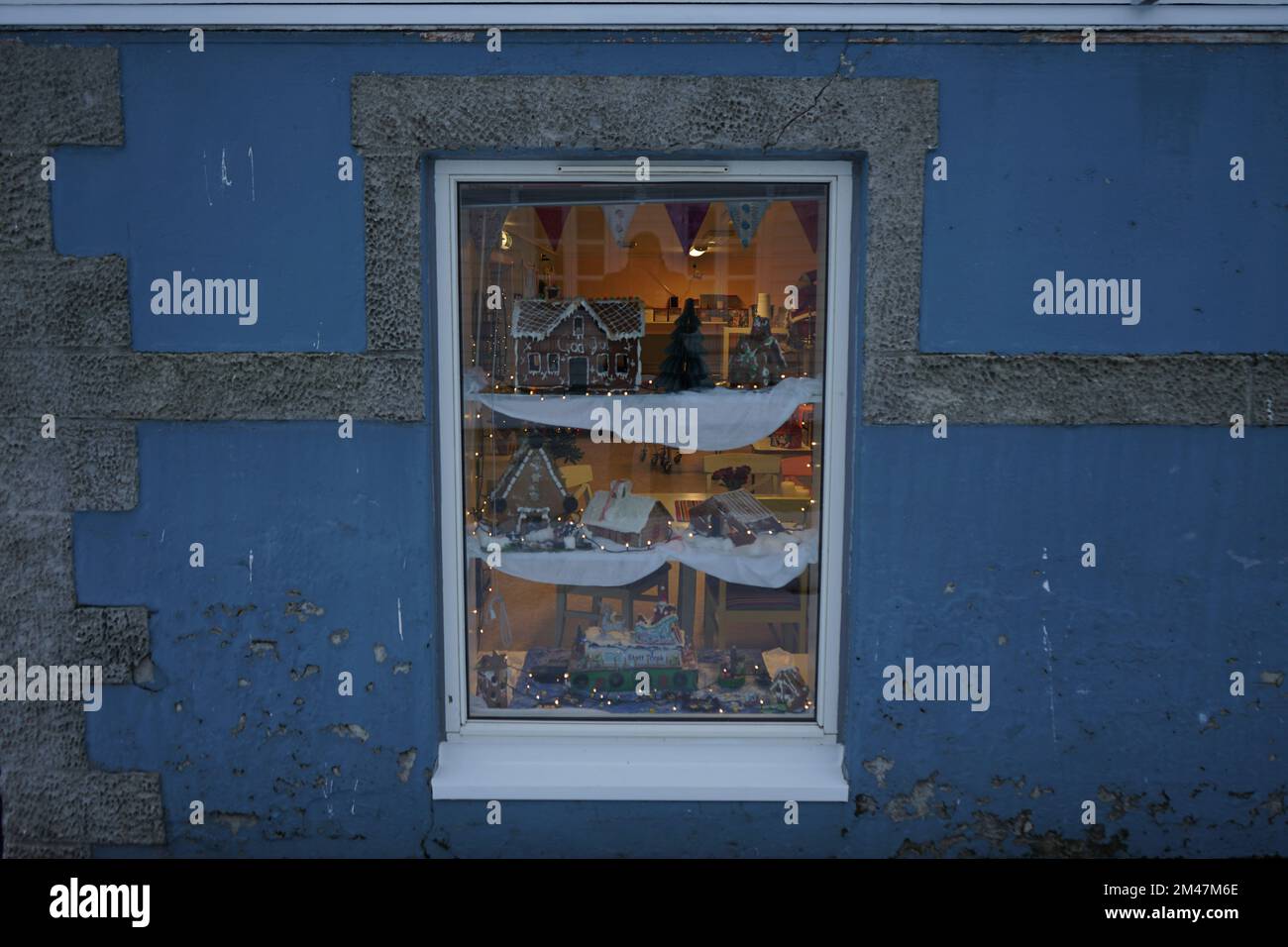Showcase windows hi-res stock photography and images - Alamy