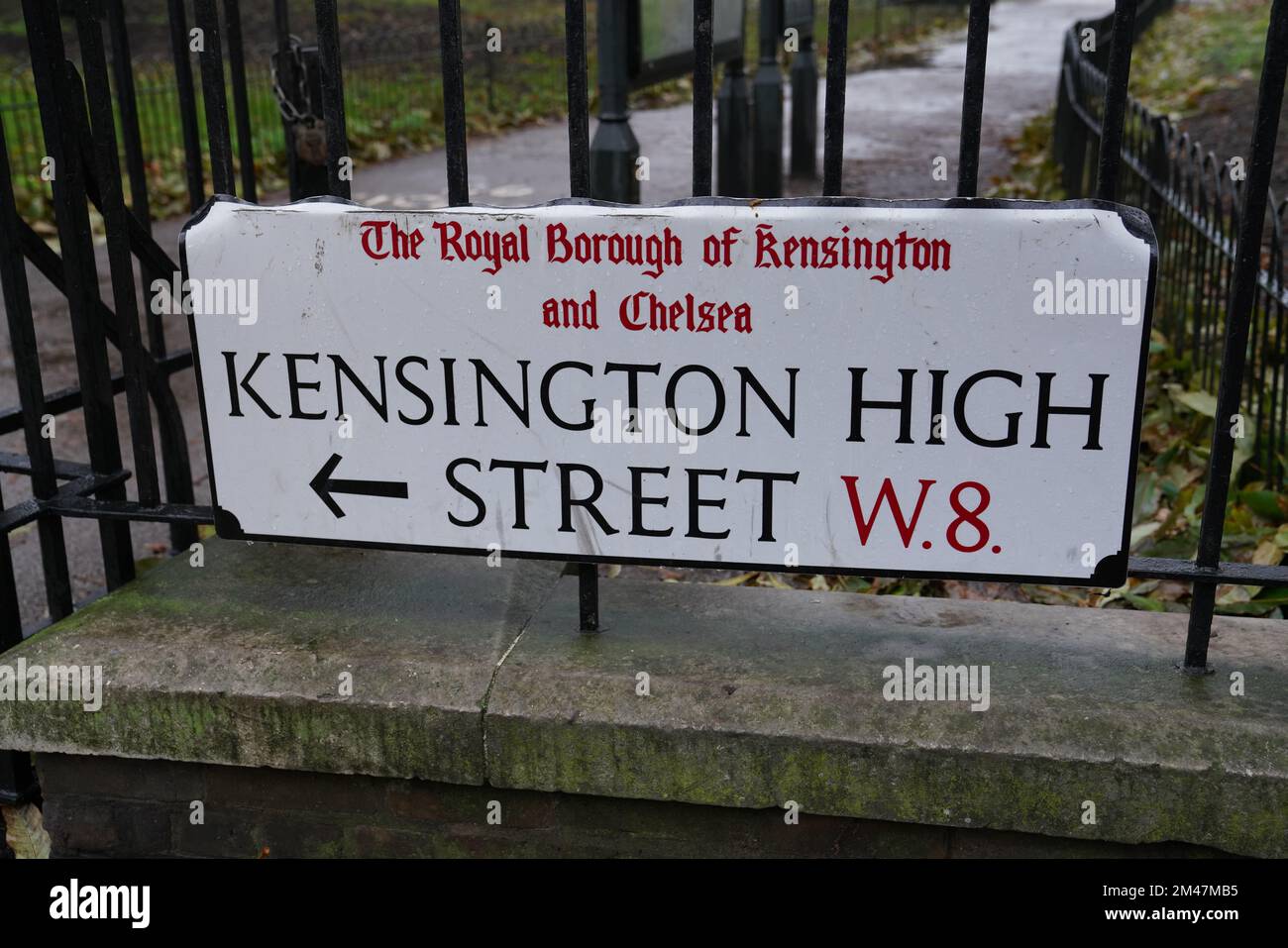 Kensington street sign hi-res stock photography and images - Alamy