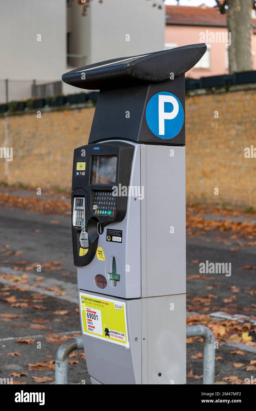 Pay display parking meter hi-res stock photography and images - Alamy