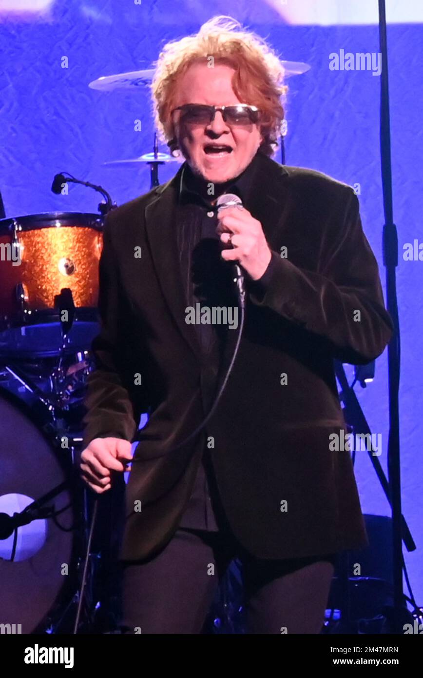 Kioene Arena, Padua, Italy, December 15, 2022, Mick Hucknall of Simply ...
