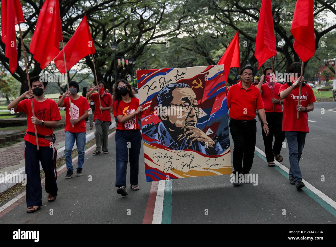 Manila, Philippines. 19th Dec, 2022. Filipino activists carry flags and ...