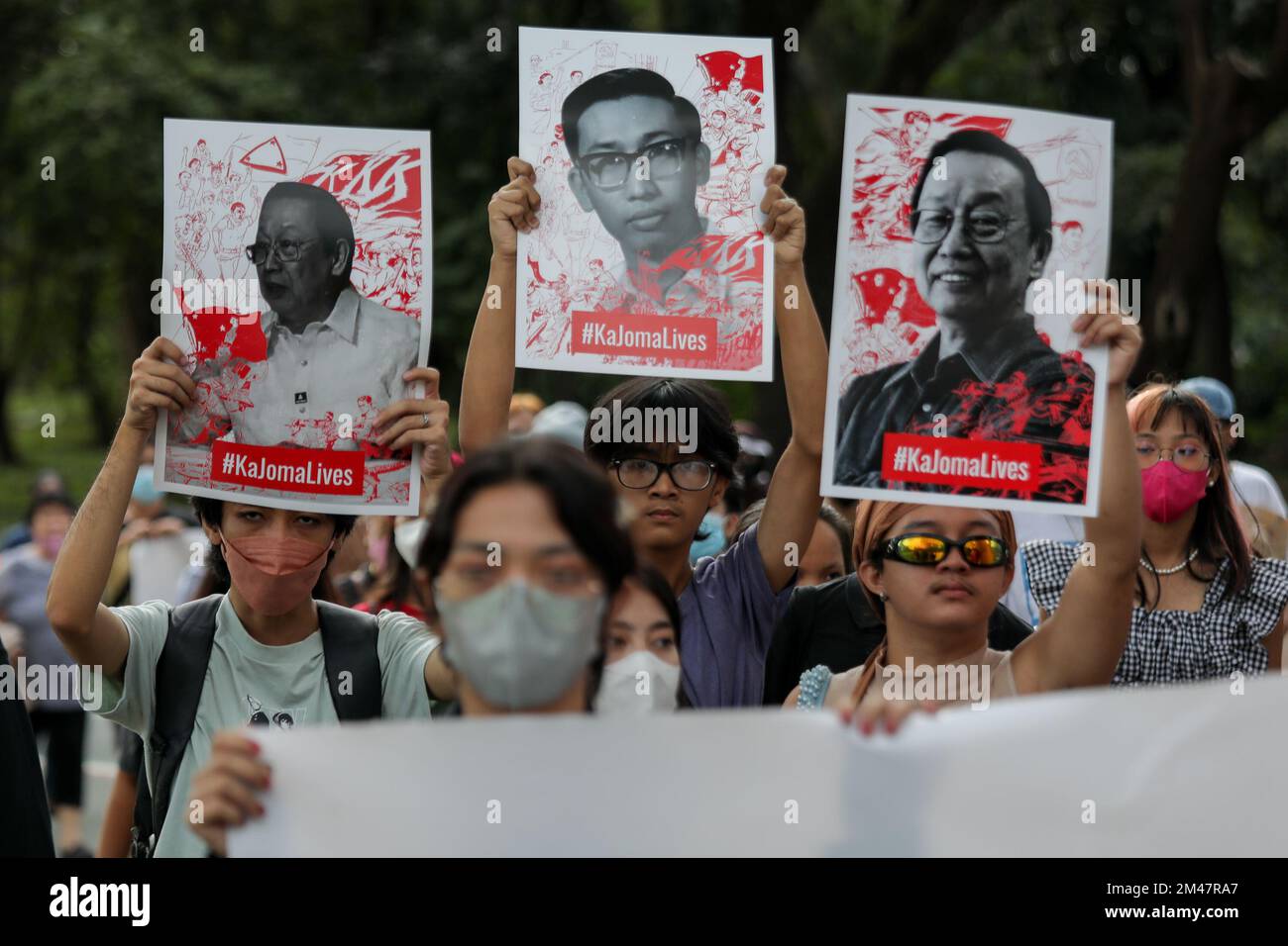 Manila, Philippines. 19th Dec, 2022. Filipino activists carry flags and ...