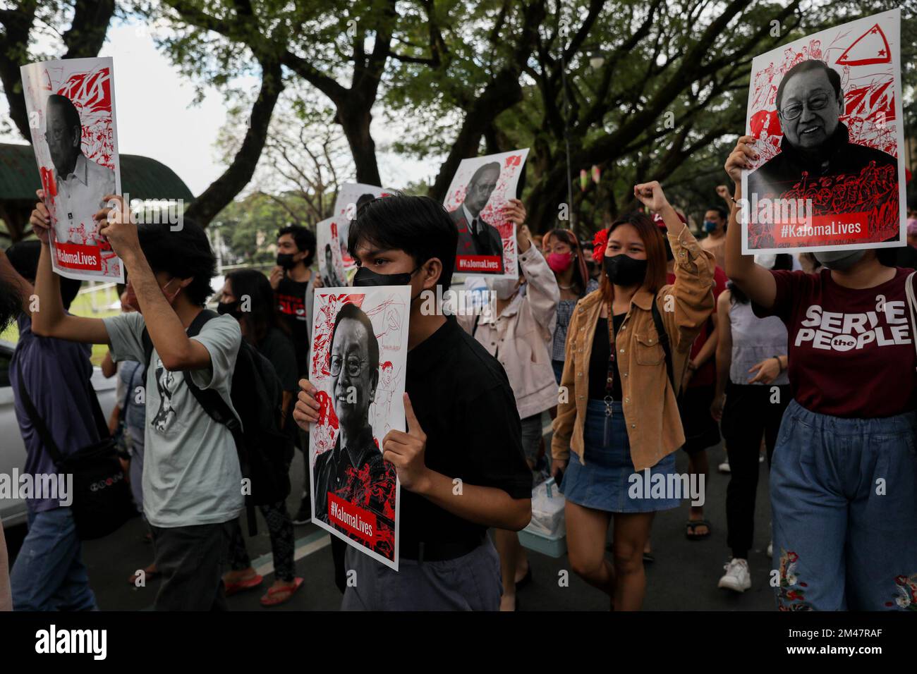 Manila, Philippines. 19th Dec, 2022. Filipino activists carry flags and ...