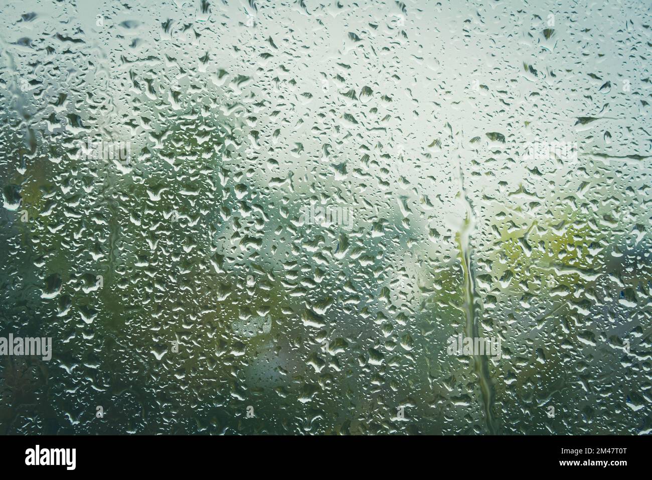 Rain falling on car window hi-res stock photography and images - Alamy