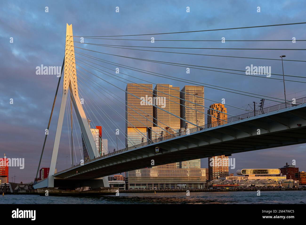 Bridging building hi-res stock photography and images - Alamy