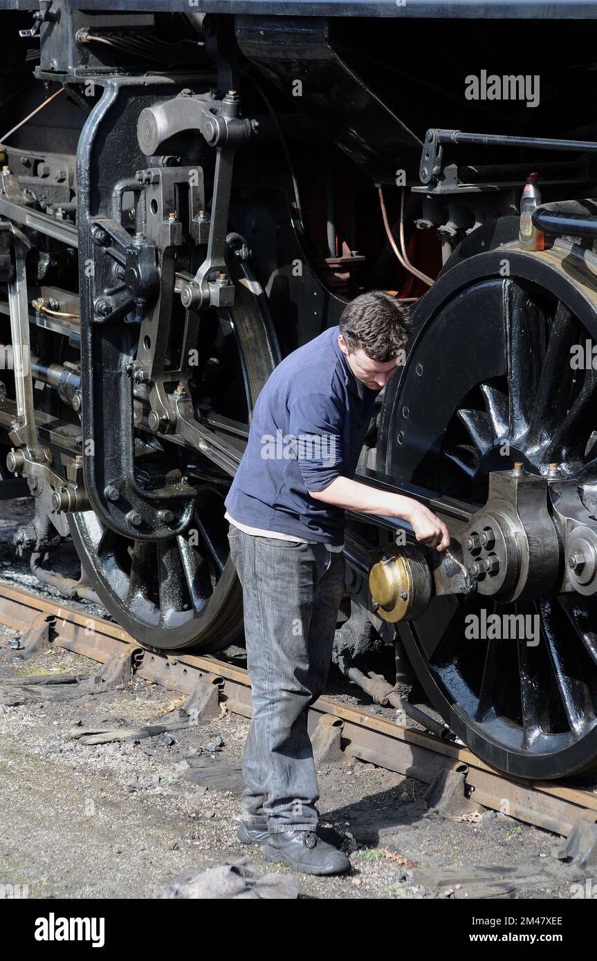 "43106" being cleaned at Bewdley M.P.D Stock Photo - Alamy