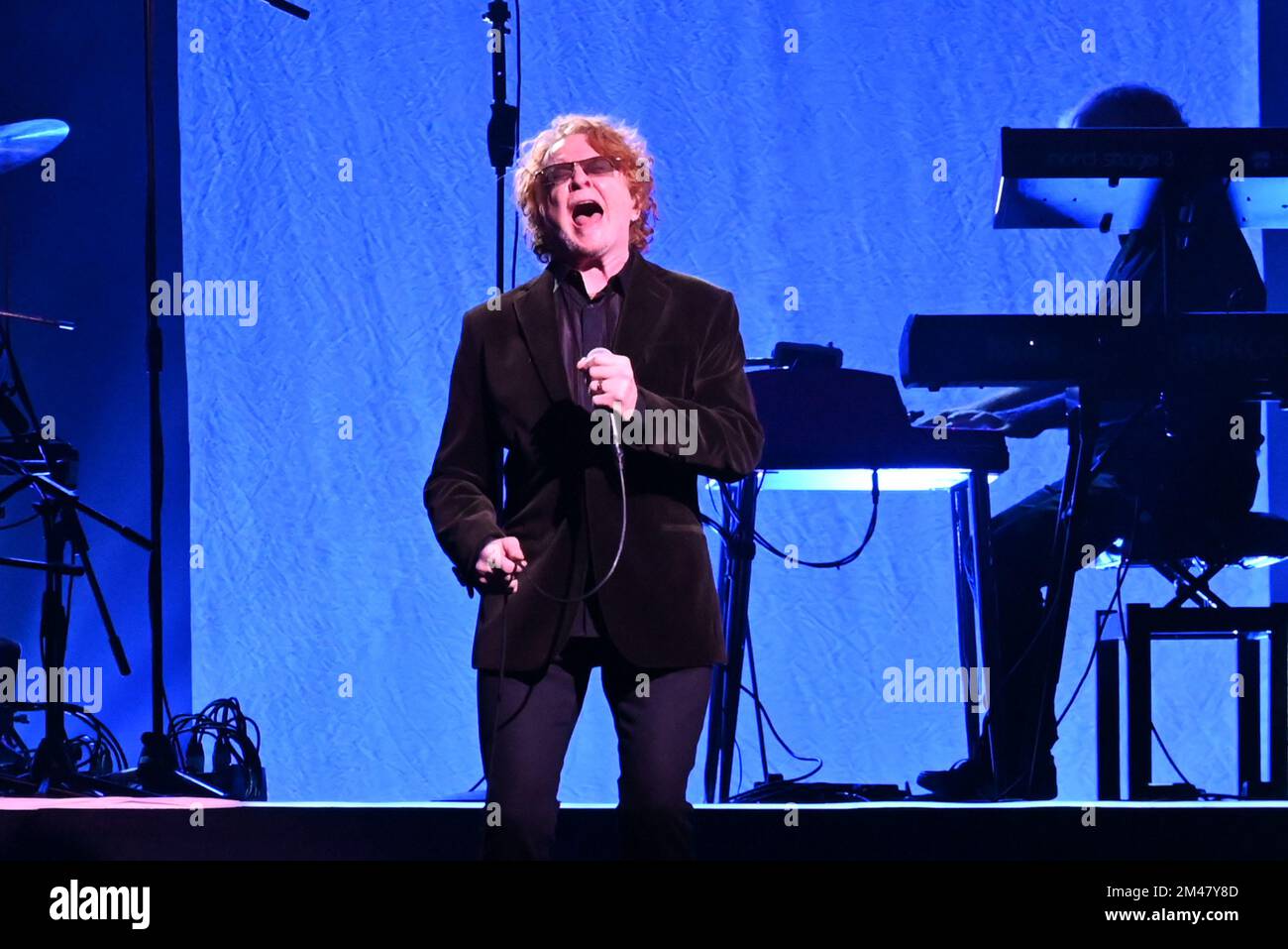 Kioene Arena, Padua, Italy, December 15, 2022, Mick Hucknall of Simply ...