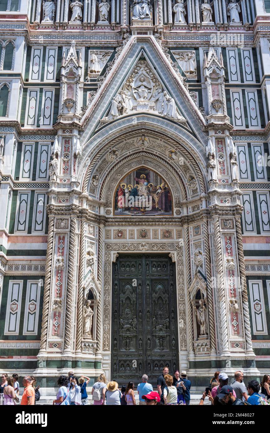 Main entrance to Florence Cathedral (Duomo di Firenze) on Piazza del ...
