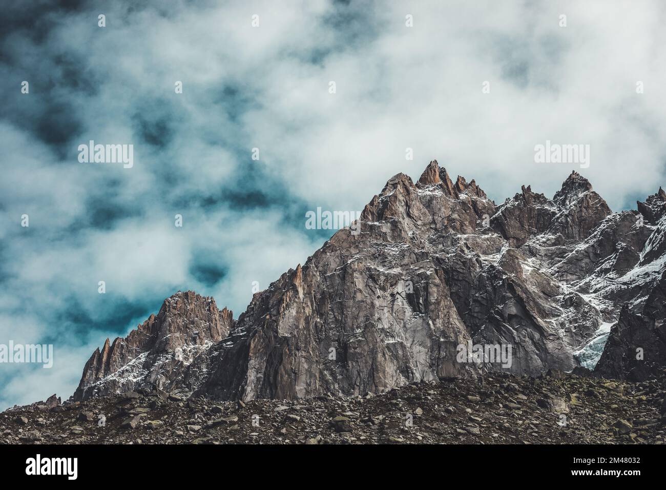 Sharp range hi-res stock photography and images - Alamy