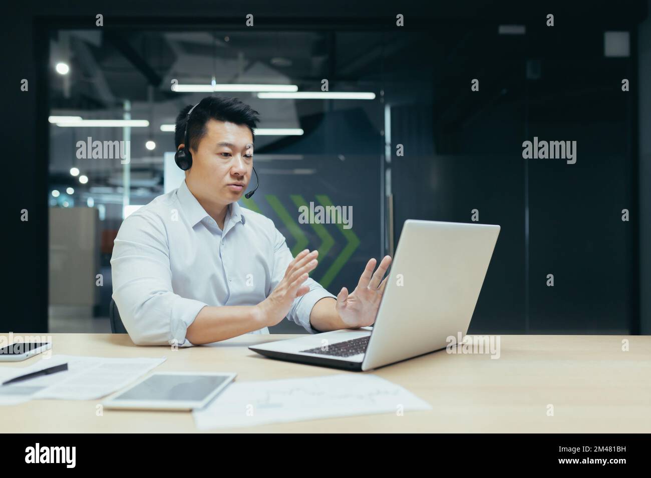 Chinese salesman hi-res stock photography and images - Alamy