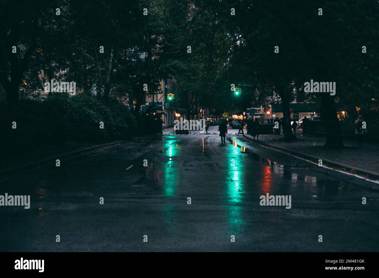New York Manhattan, 02.10 - 10.10.22: Ampelfarben spiegeln sich in ...