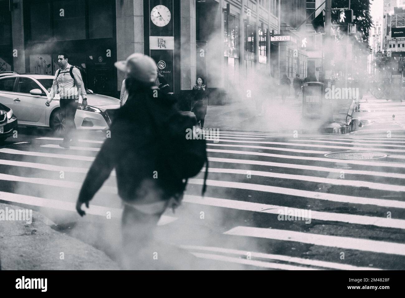New York Manhattan, 02.10 - 10.10.22: Aufsteigender Dampf hüllt die ...