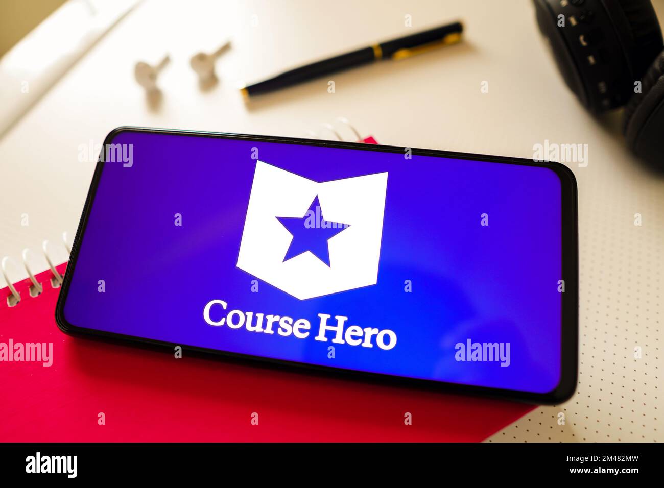 Course hero logo hi-res stock photography and images - Alamy