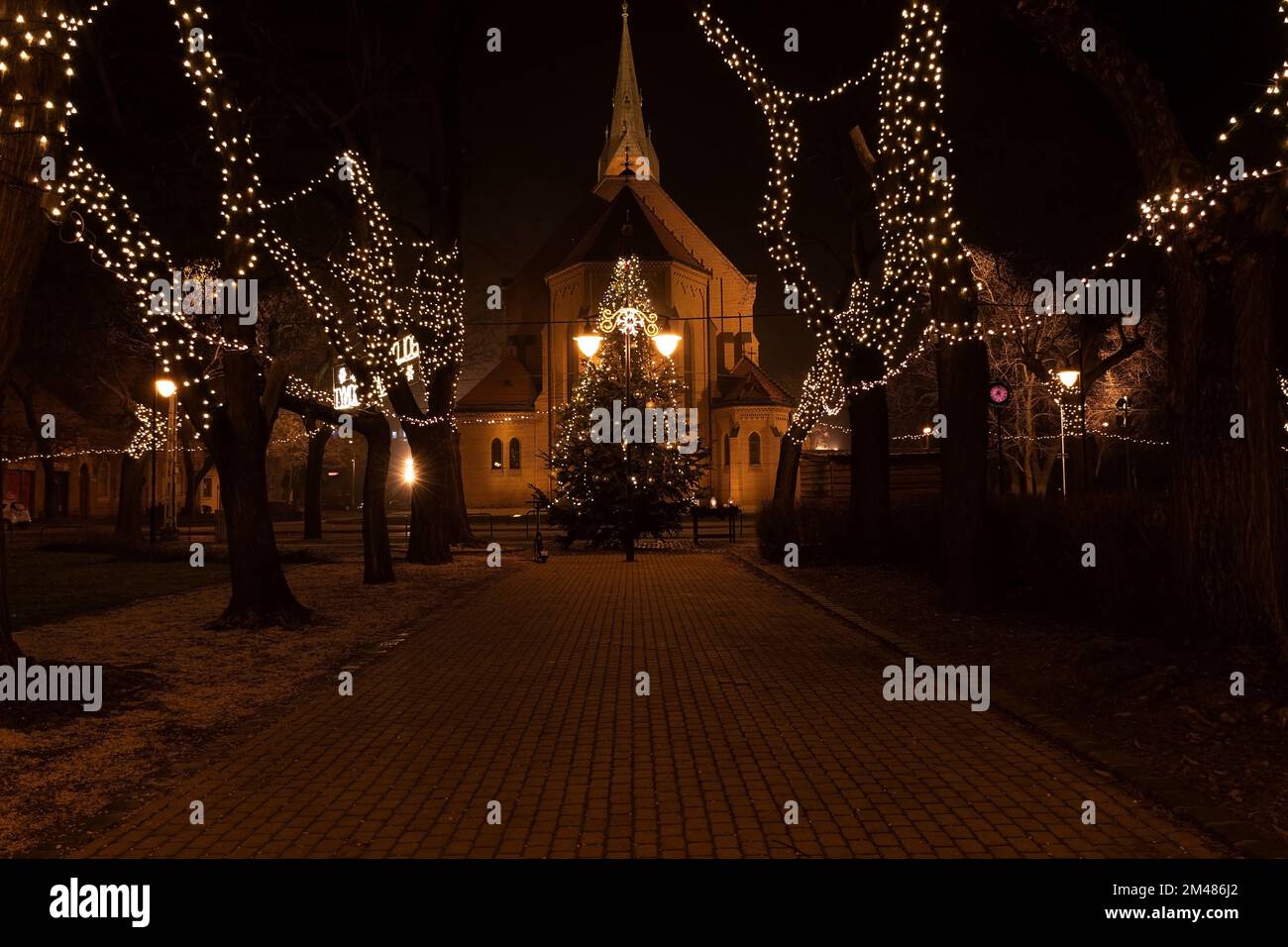 Night street city hi-res stock photography and images - Alamy