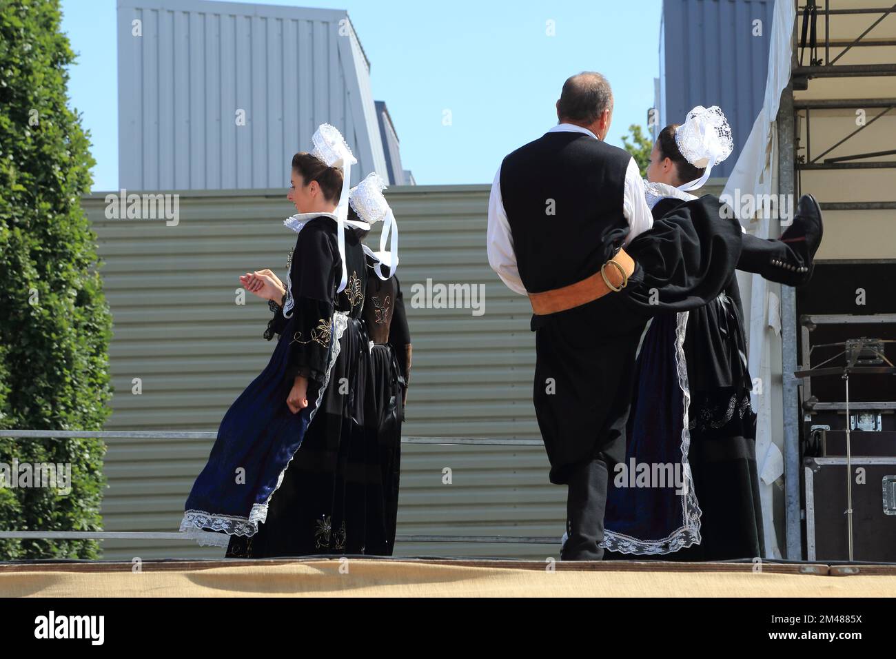 Breton dancing in traditional costumes at Oyster Festival at Arradon ...