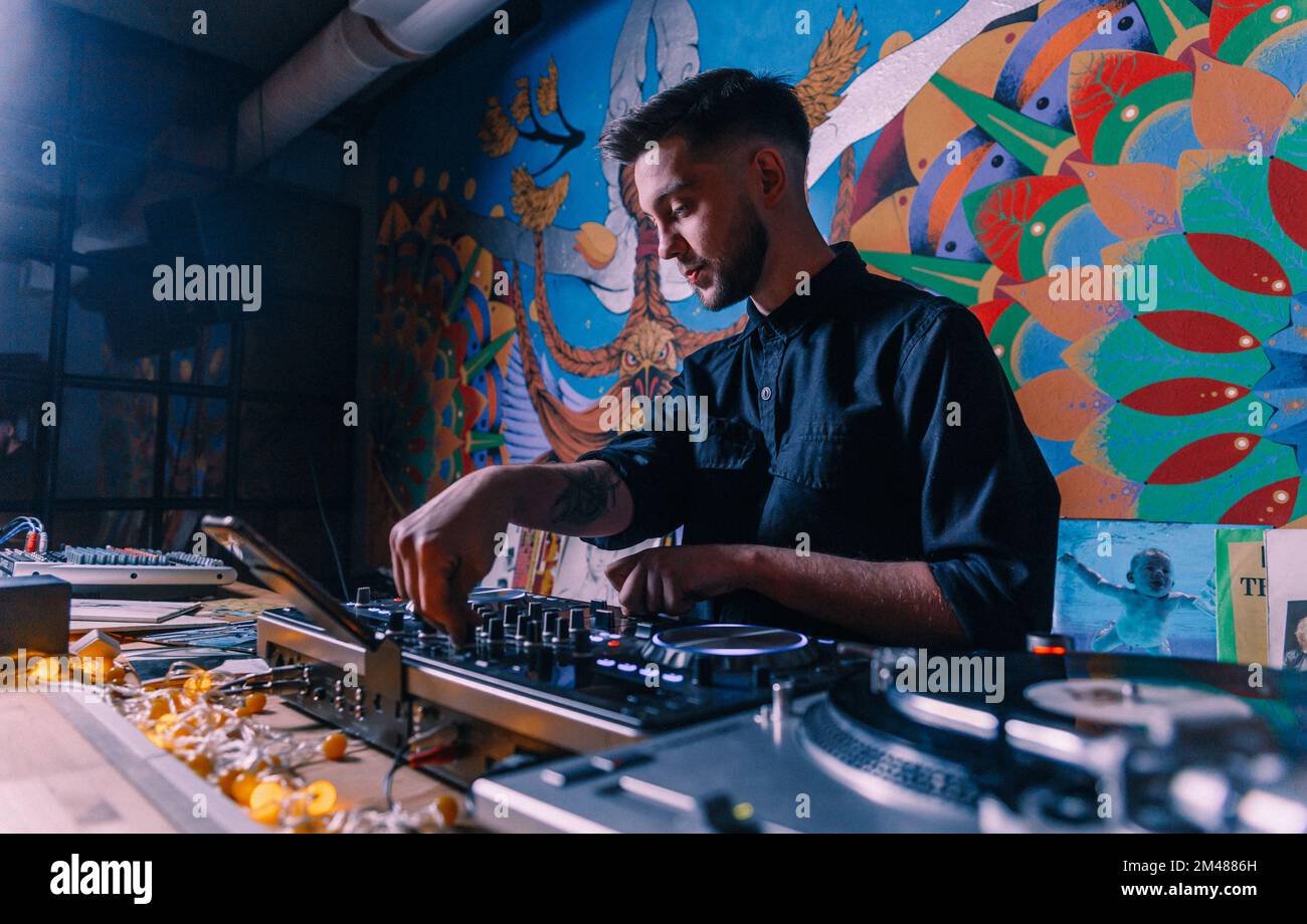 Laptop club equipment hi-res stock photography and images - Alamy