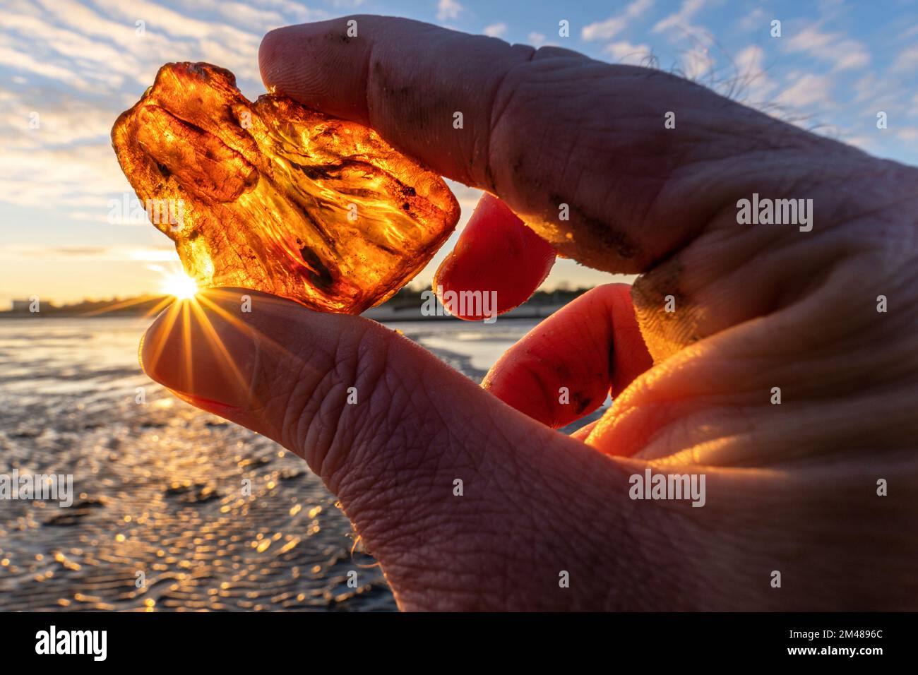 Hand and amber hi-res stock photography and images - Alamy