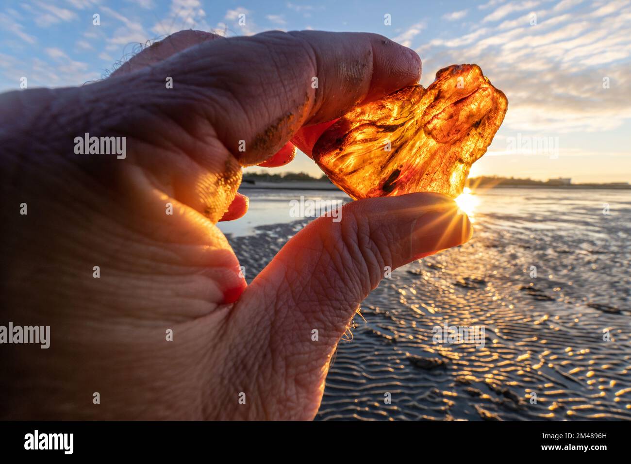 Hand and amber hi-res stock photography and images - Alamy