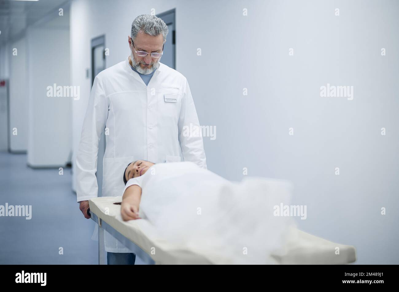 Patient gurney surgery hospital hi-res stock photography and images - Alamy