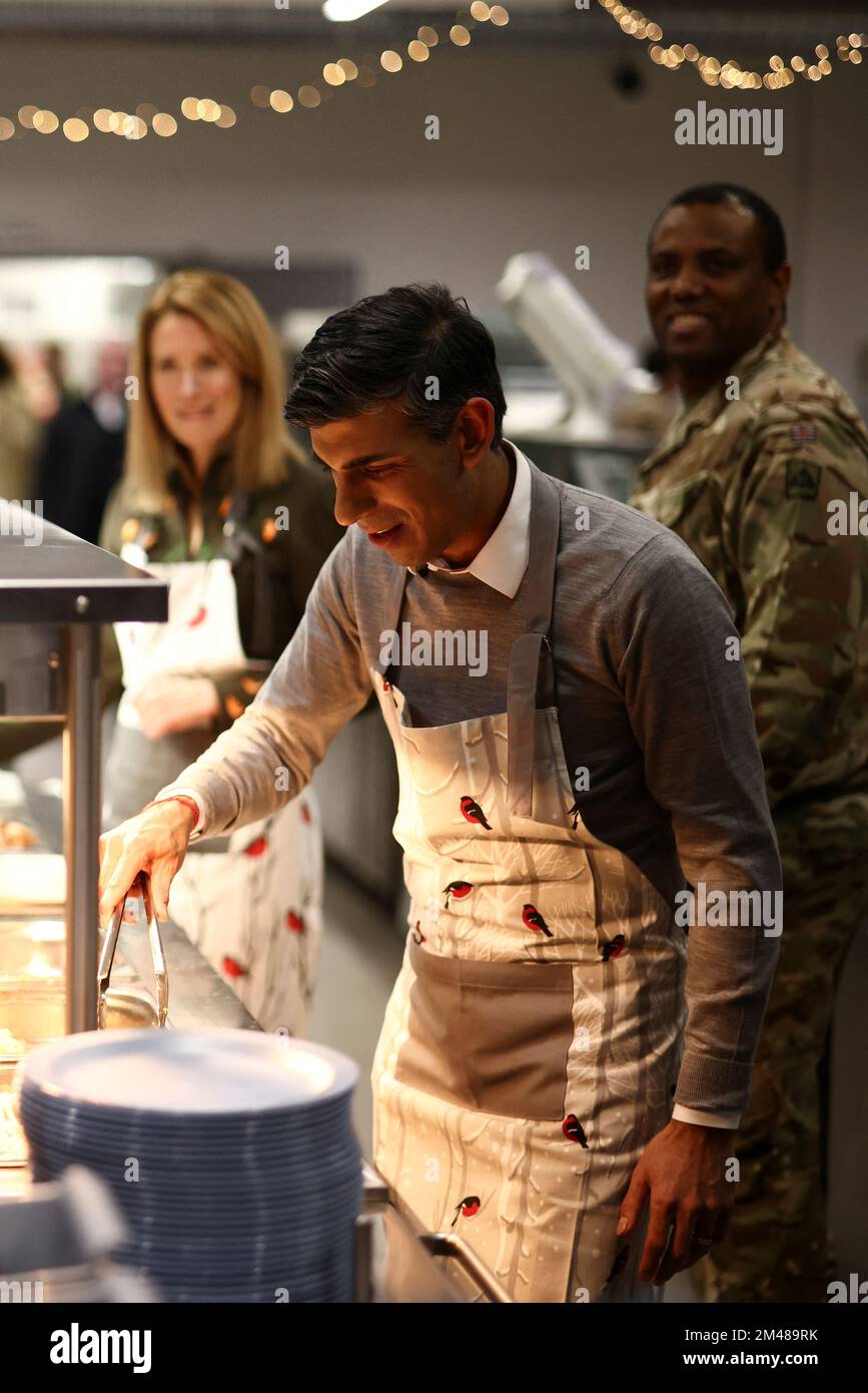 Prime Minister Rishi Sunak serves Christmas dinner to troops at the ...