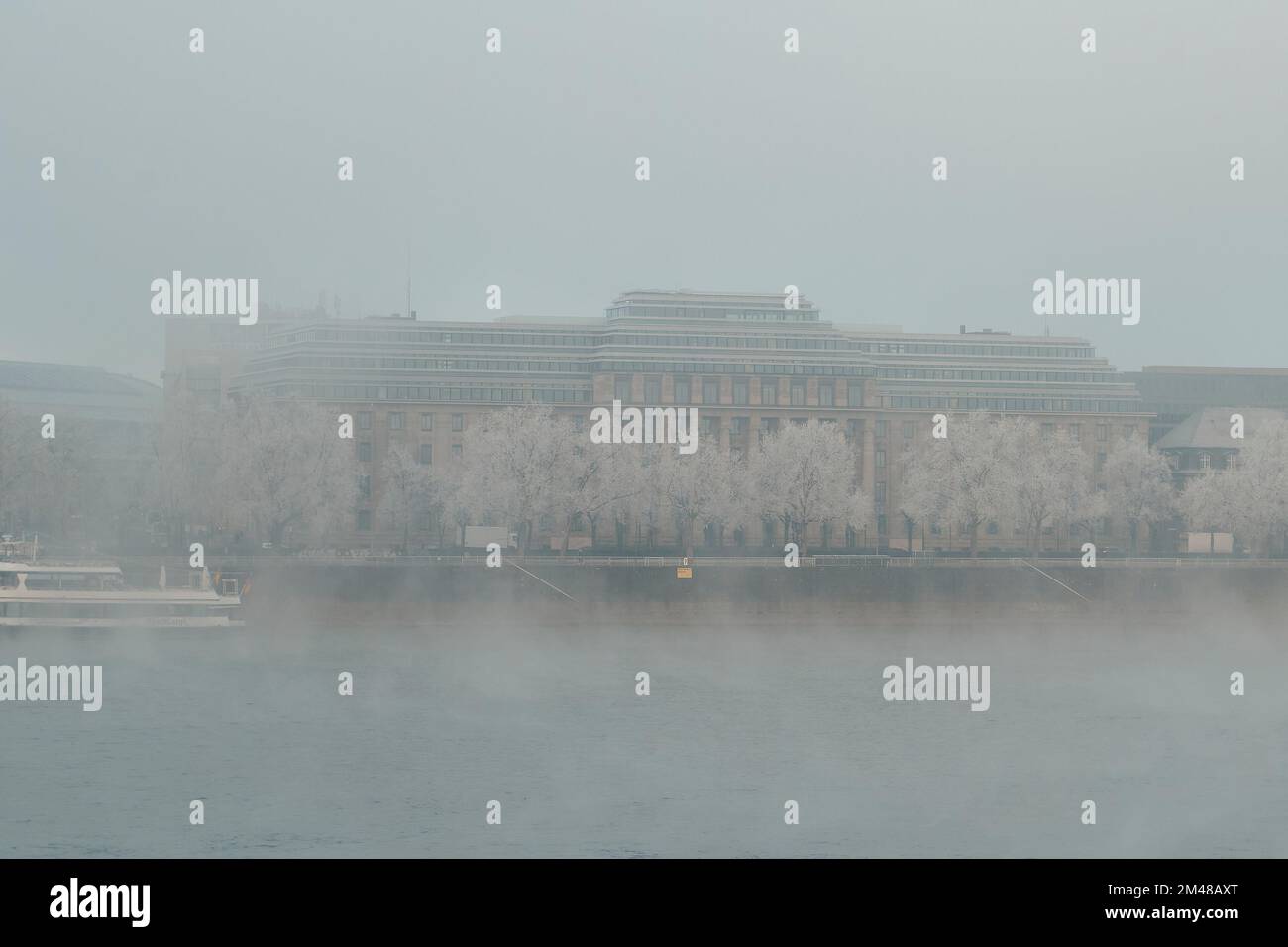 Cologne cathedral in fog hi-res stock photography and images - Alamy