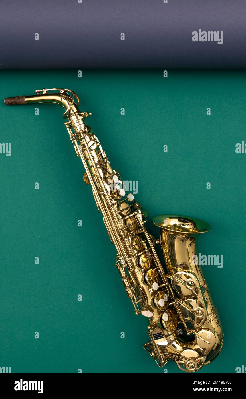Tenor saxophone key hi-res stock photography and images - Alamy