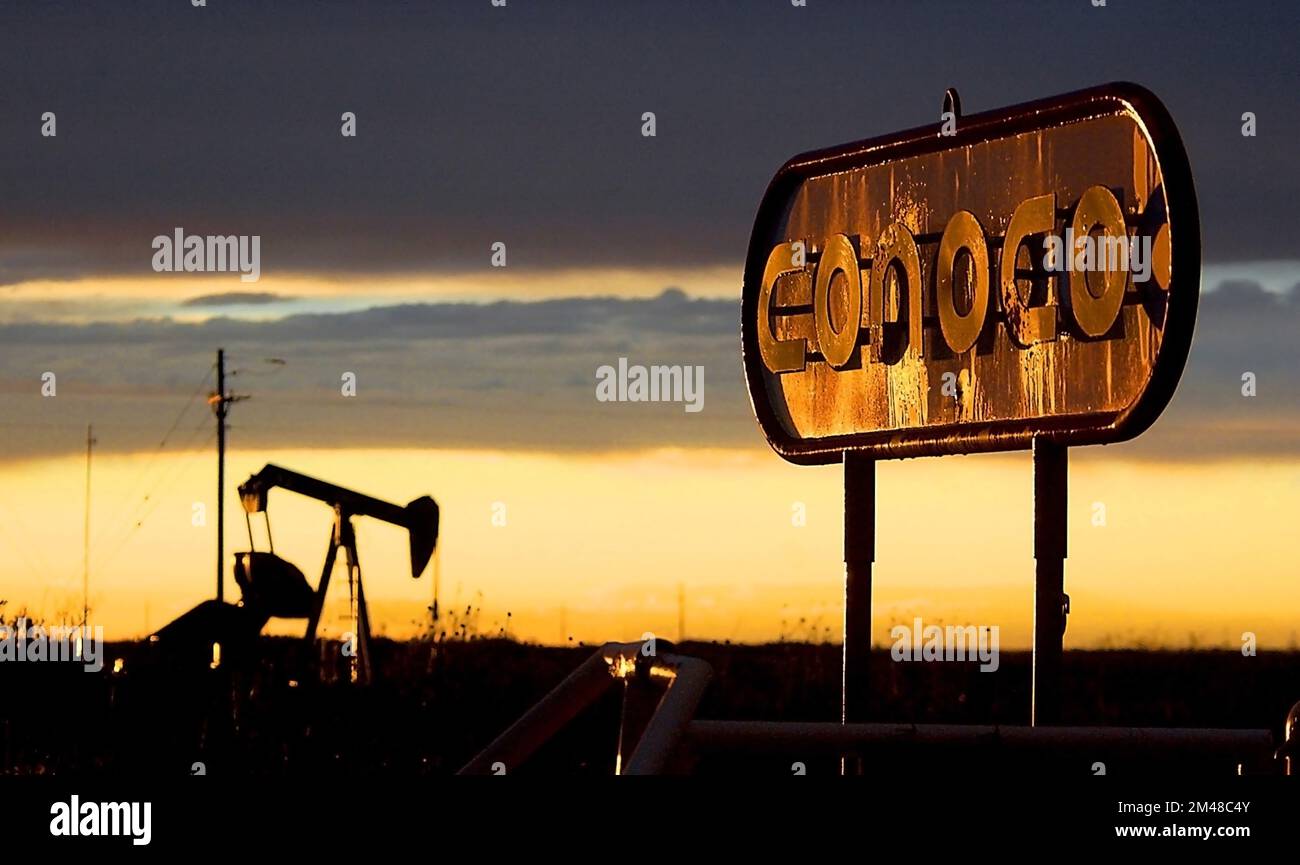 Conoco sign hi-res stock photography and images - Alamy