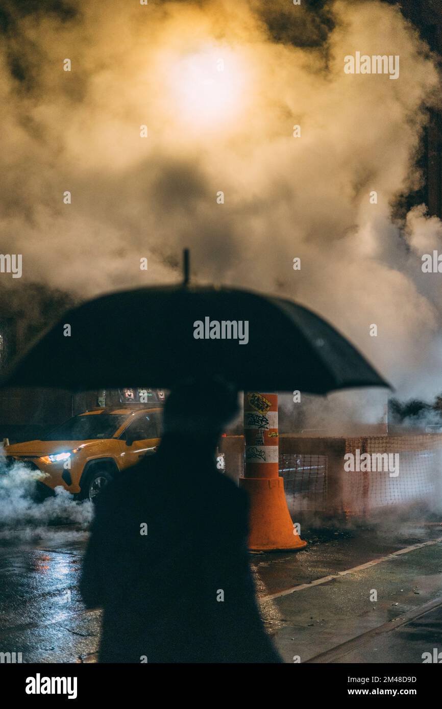 New York Manhattan, 02.10 - 10.10.22: Aufsteigender Dampf von ...