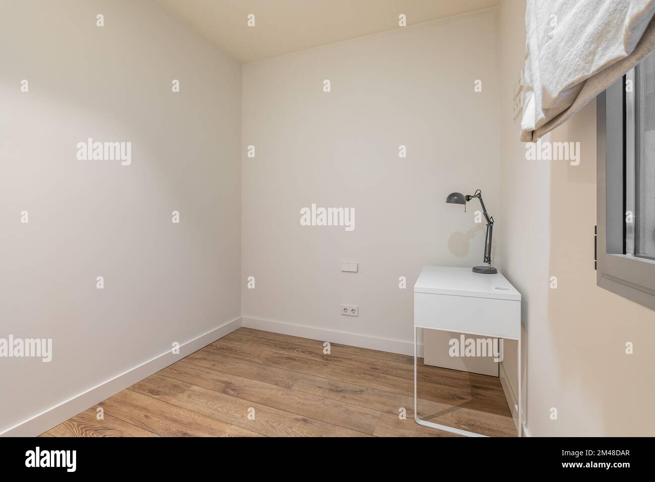 Empty clean living room with white walls, window with roman shade and ...