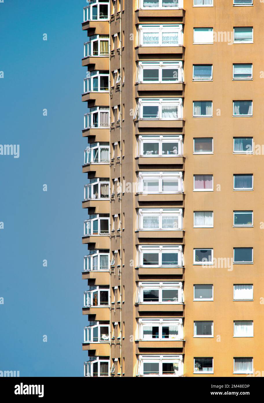 Tall block flats hi-res stock photography and images - Alamy
