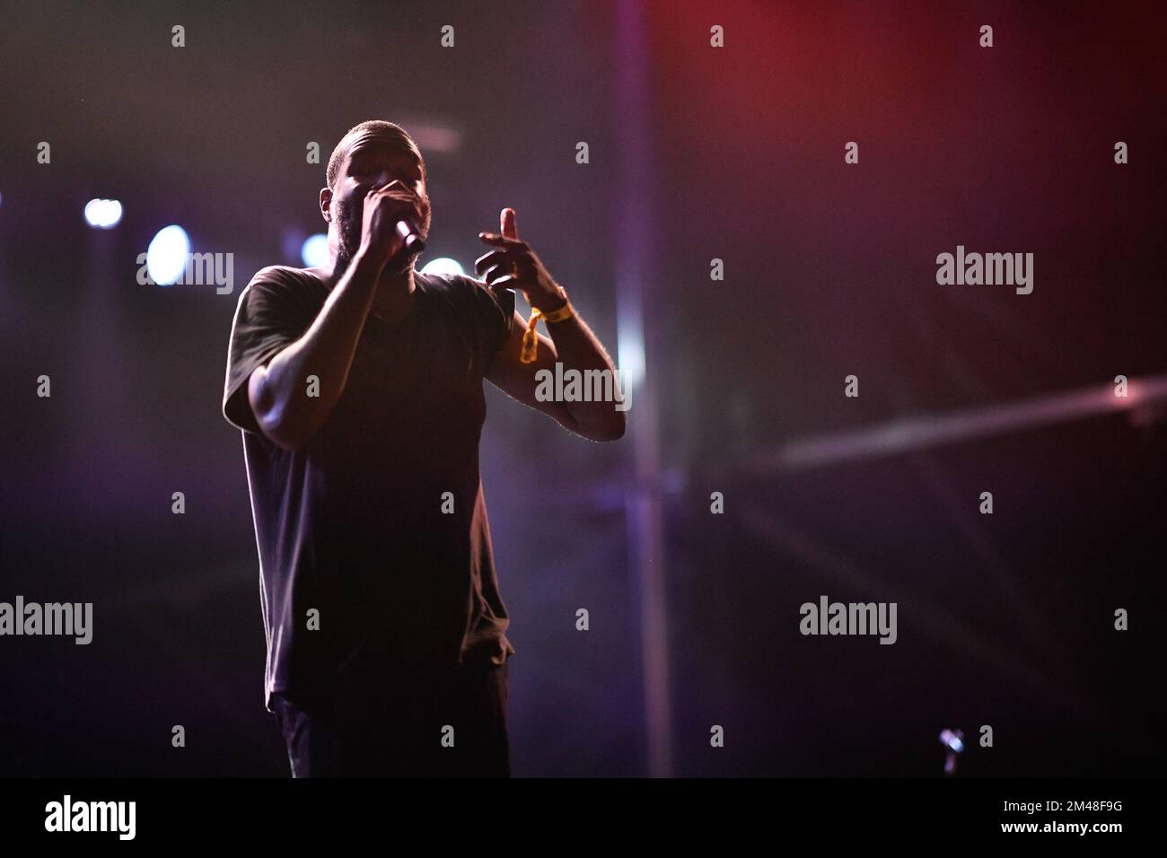 Concert on tv hi-res stock photography and images - Alamy