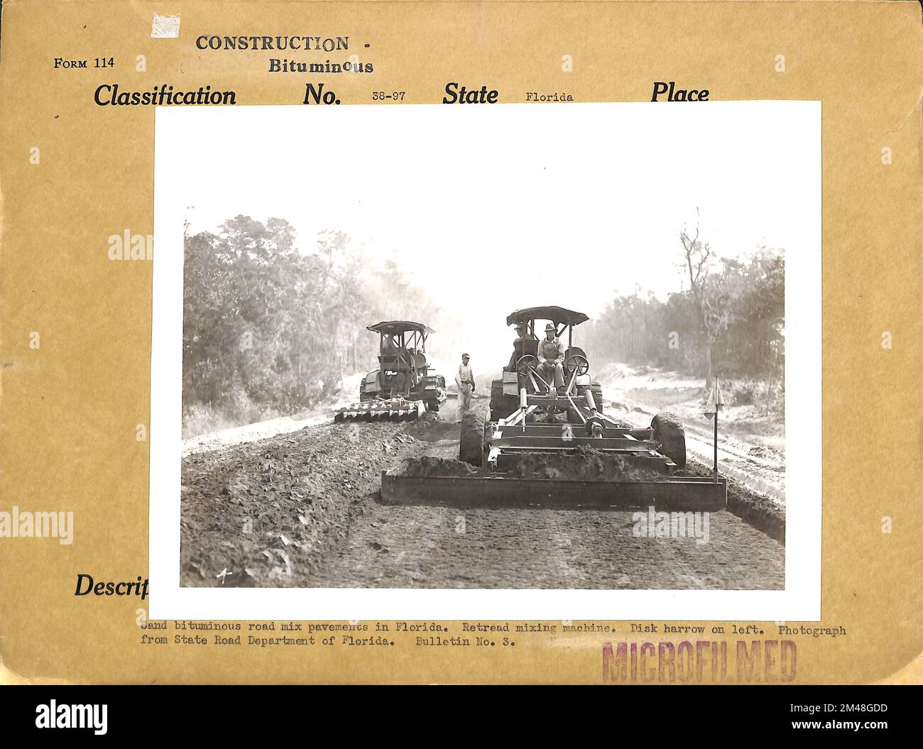 Retread Mixing Machine Spreading Sand Bituminous Road Mix Pavements in ...