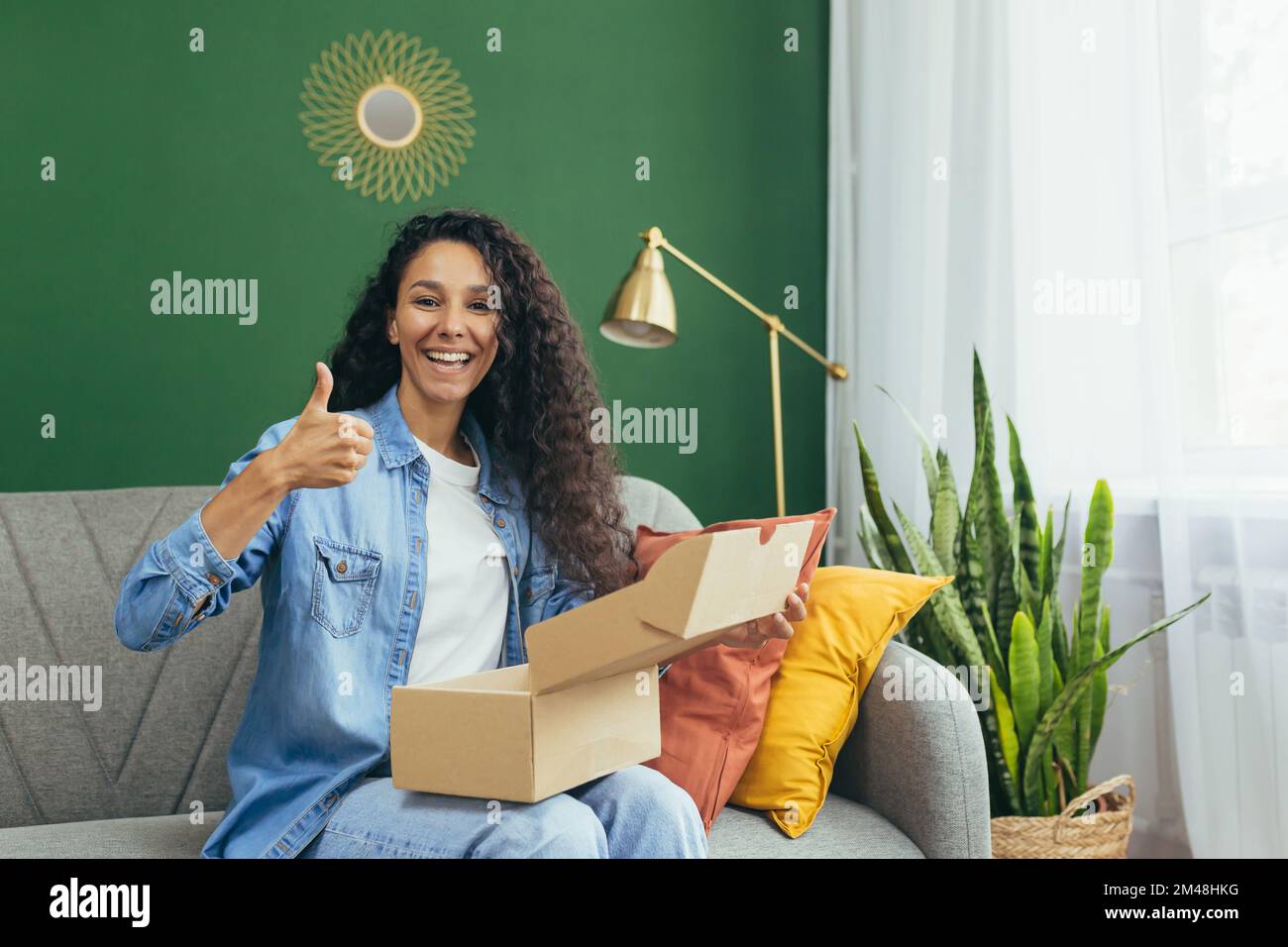 Female buyer looks interest hi-res stock photography and images - Alamy