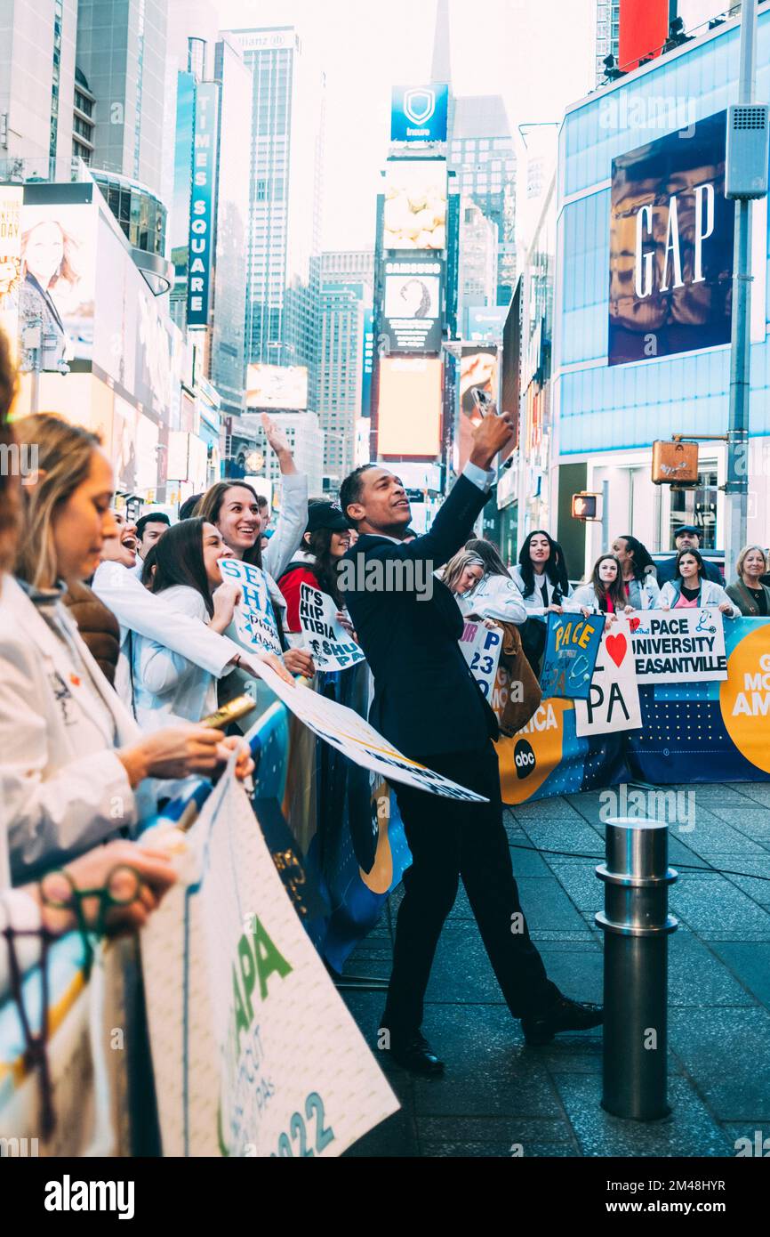 New York Manhattan, 02.10 - 10.10.22: T.J. Holmes Good Morning America ...