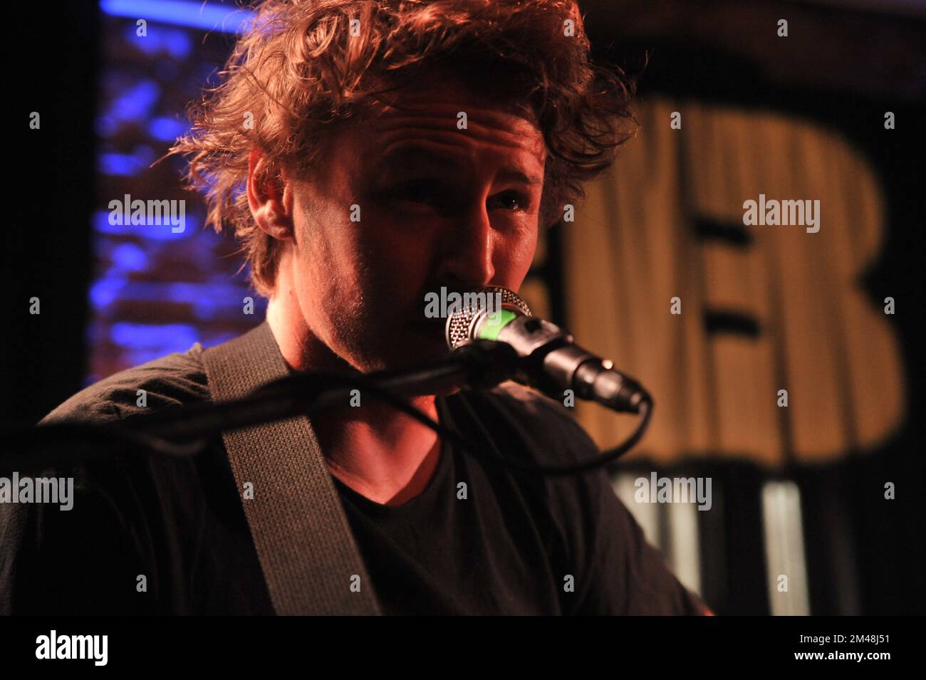 Ben howard with guitar hi-res stock photography and images - Alamy