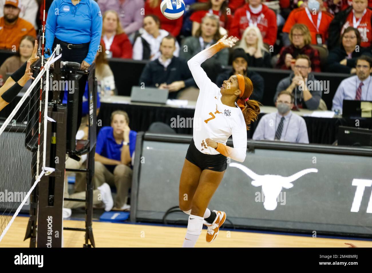 In the NCAA Volleyball Championship, Louisville, coached by two former ...