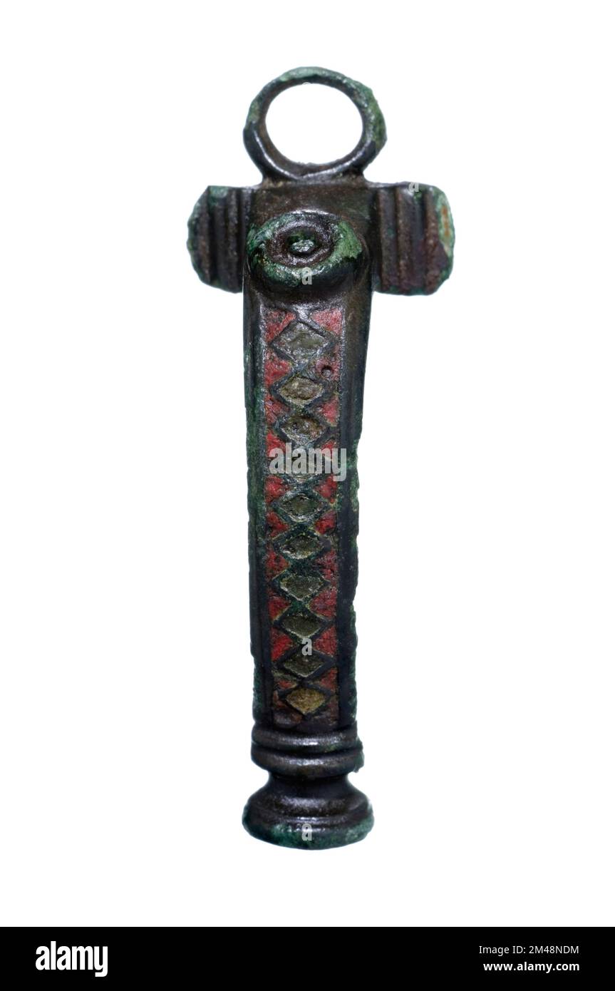 Fibula brooch hi-res stock photography and images - Alamy