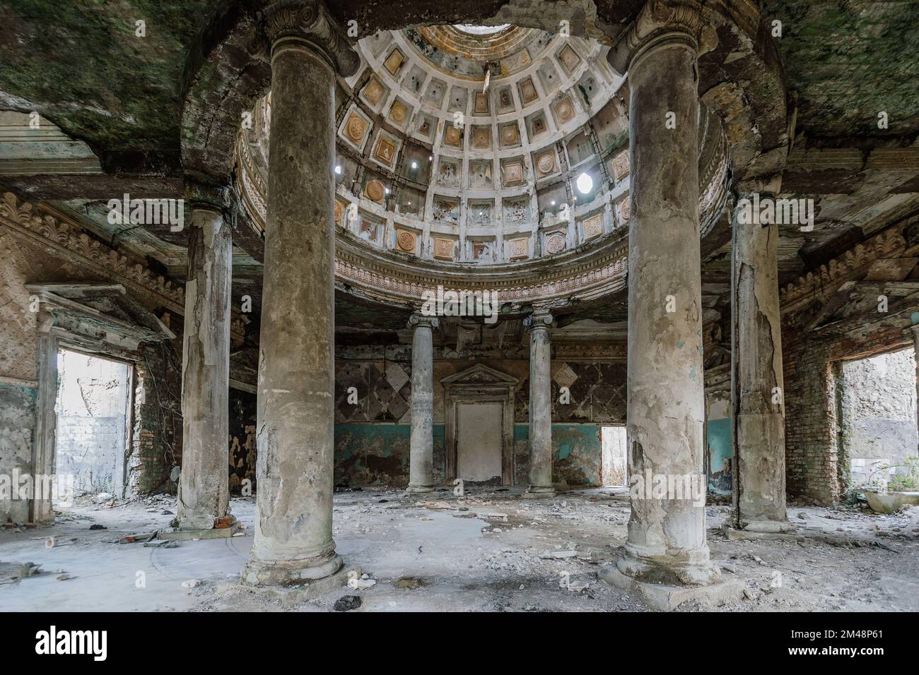 Interior of old ruined palace with columns and dome Stock Photo - Alamy