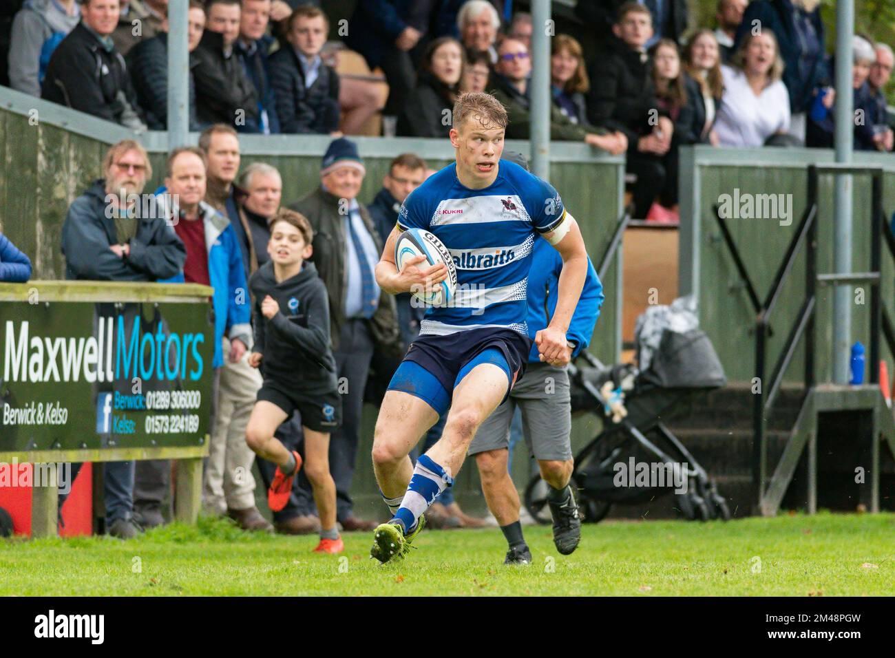 Rugby player on pitch hi-res stock photography and images - Alamy