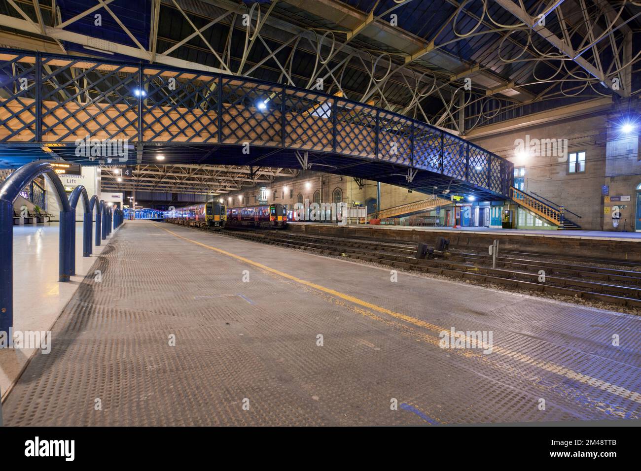 Carlisle railway station with the footbridge spanning the track and 2 ...