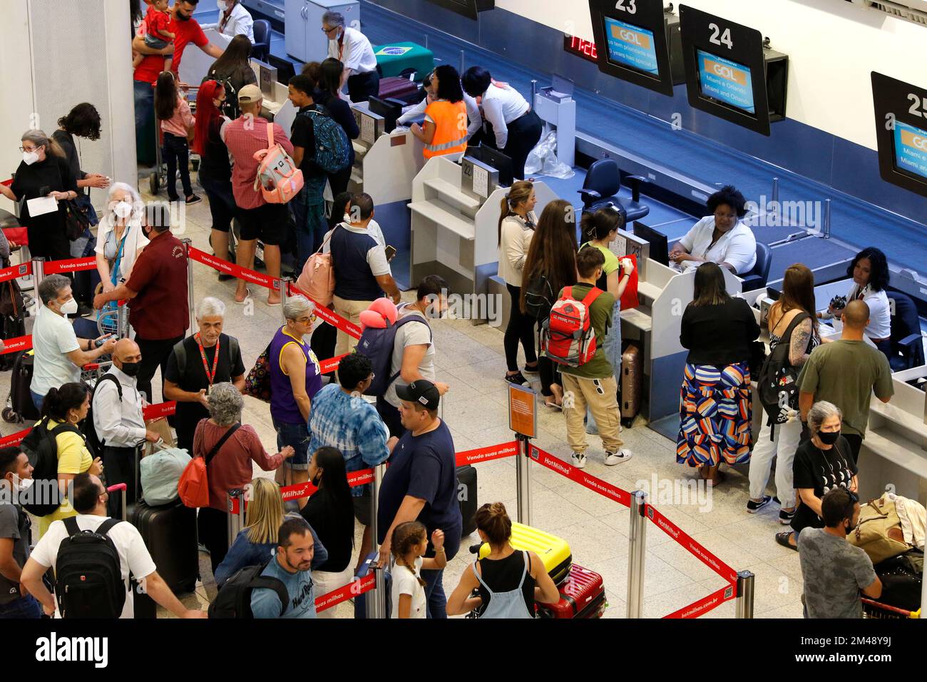 Check in counter hi-res stock photography and images - Alamy