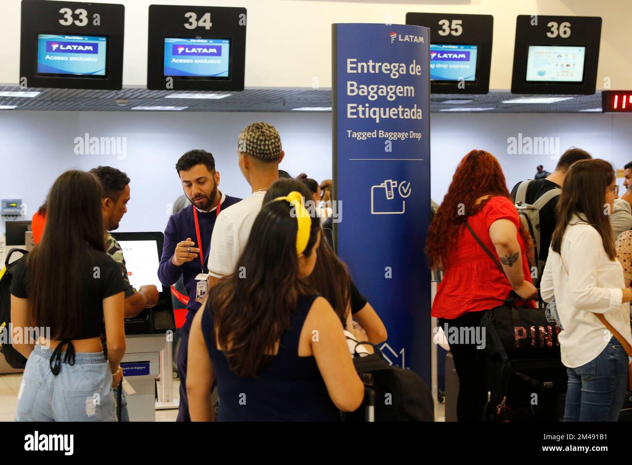Latam airlines ticket counter hi-res stock photography and images - Alamy