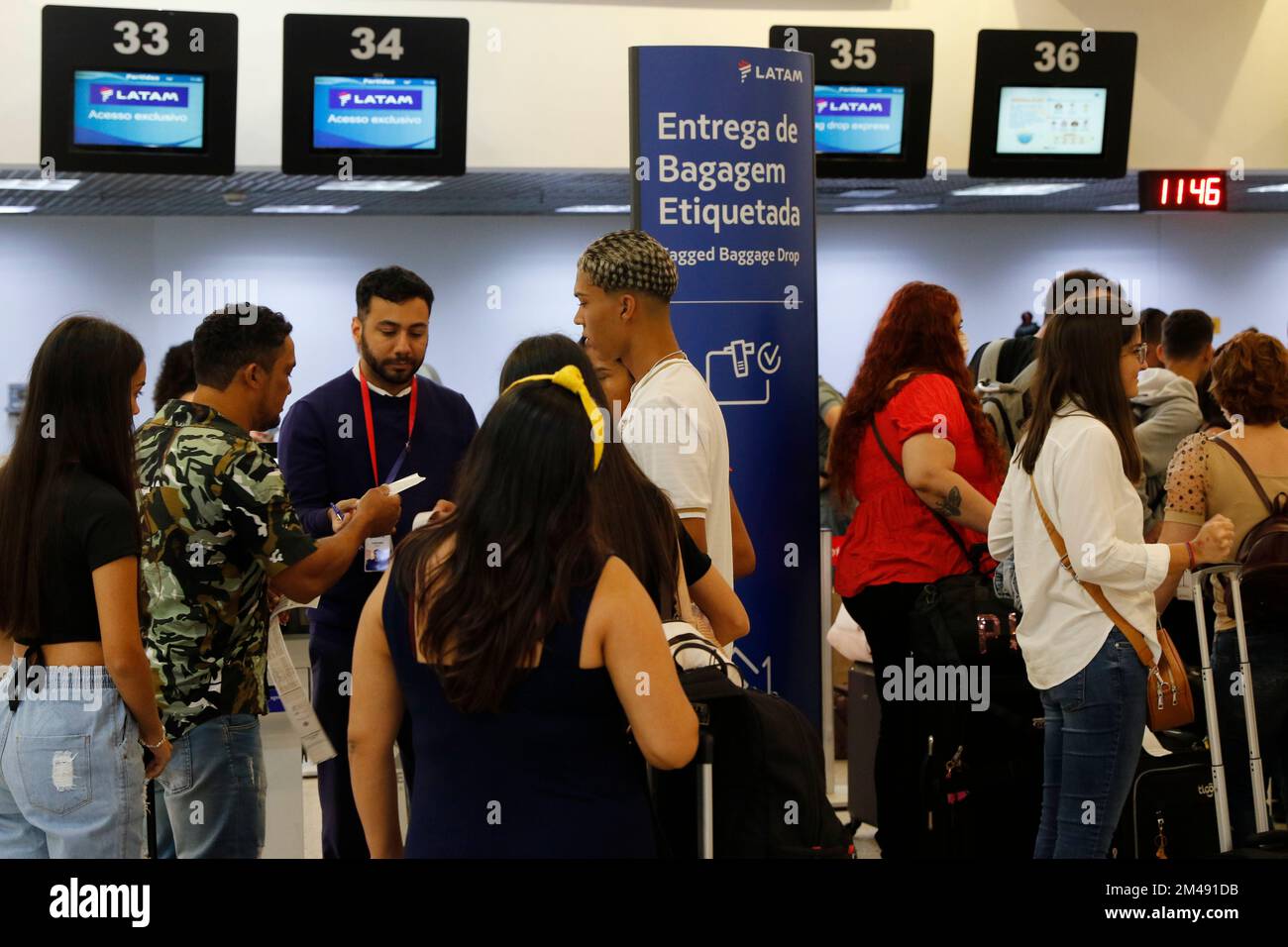 Latam airlines ticket counter hi-res stock photography and images - Alamy