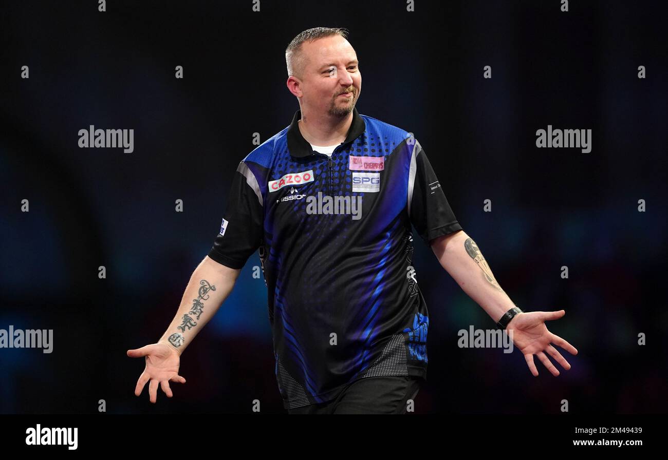 England's Ritchie Edhouse in action against Canada's David Cameron ...