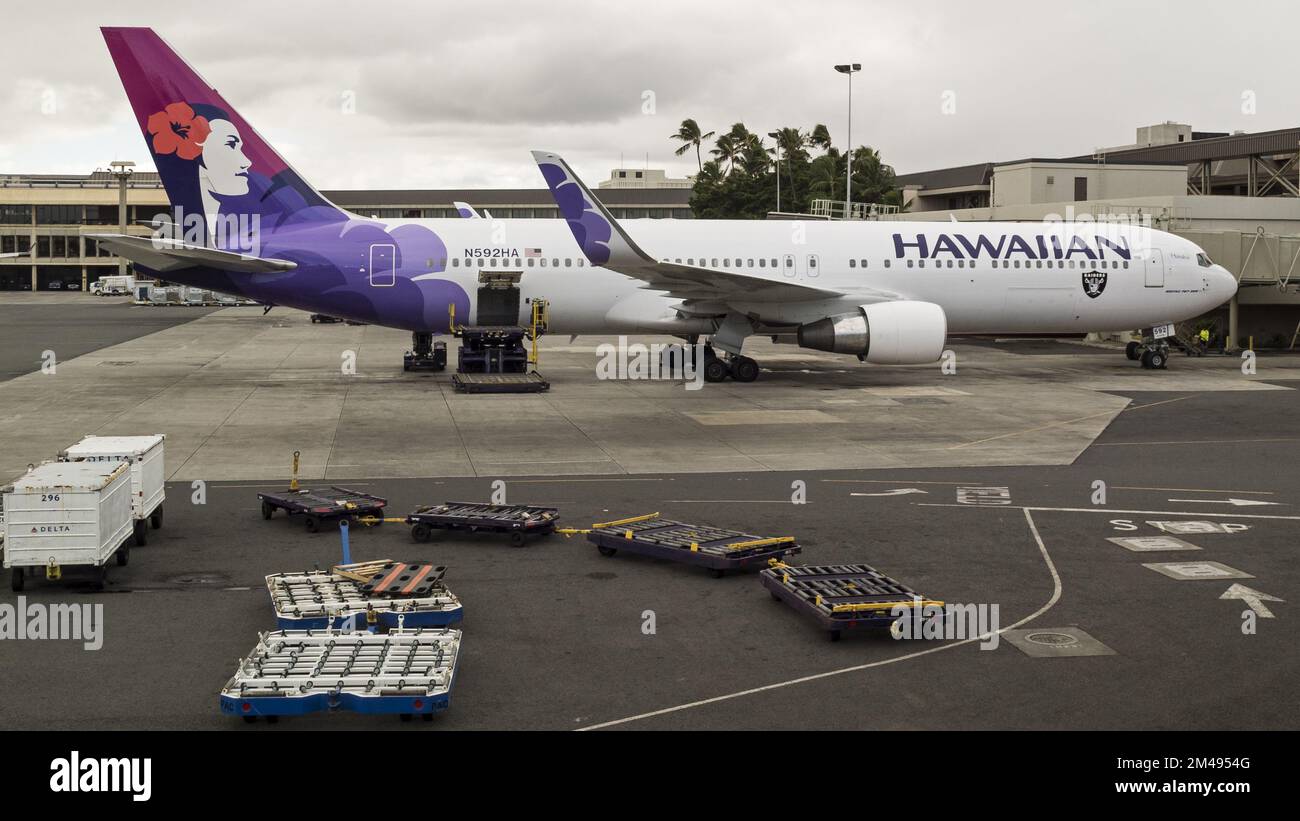 Honolulu, Hawaii, USA. 21st Dec, 2012. A Hawaiian Airlines Boeing 767 ...
