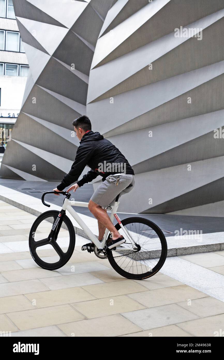 Urban biking is a fun, healthy way to get around town Stock Photo - Alamy