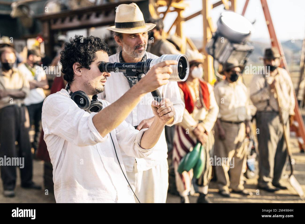 BABYLON, from left: director Damien Chazelle, cinematographer Linus ...