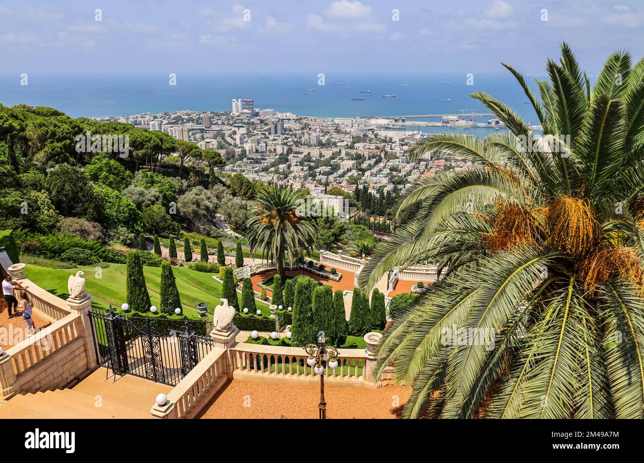 Beautiful city view from park on hill Stock Photo - Alamy